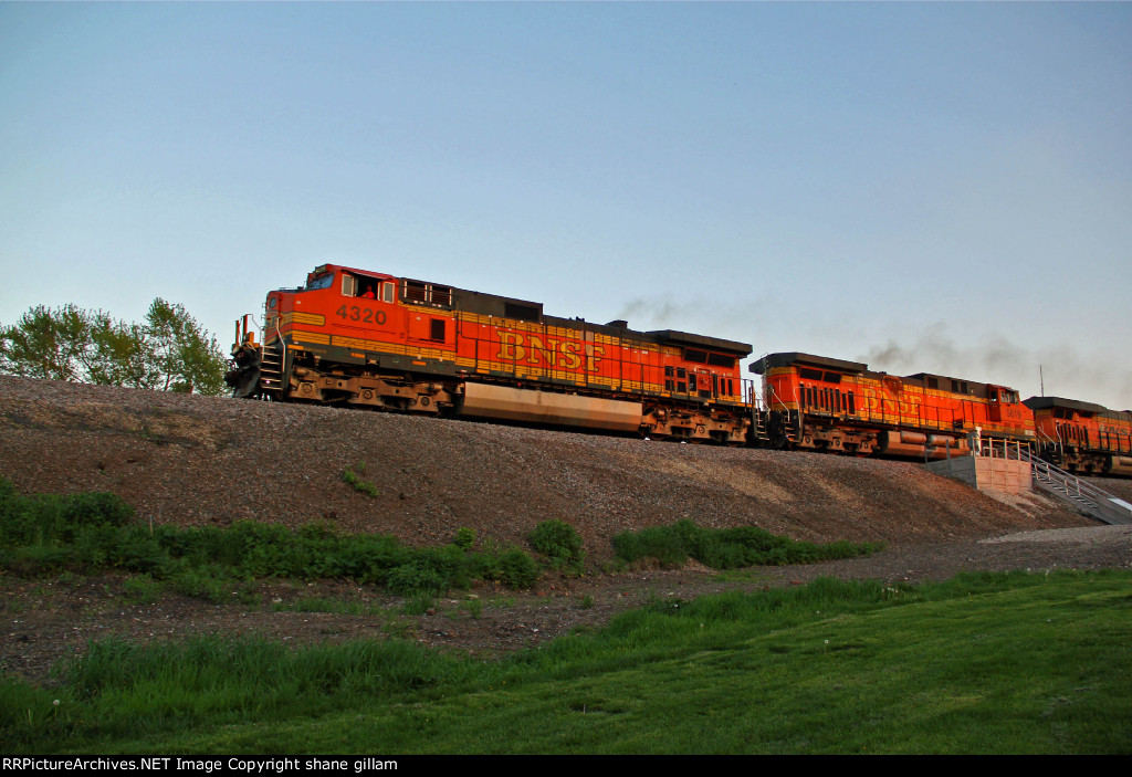 BNSF 4320 Takes lite power EB.